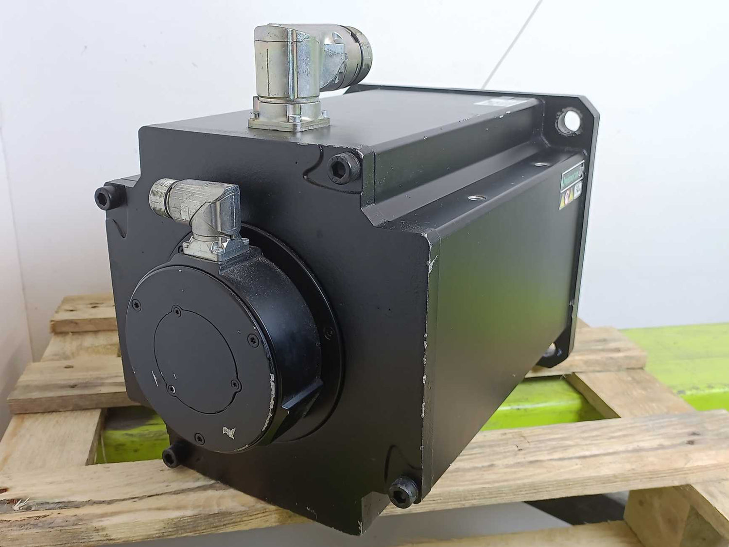 Control Techniques 250U3D100JACAA300380-SONS Unimotor FM Servo Motor ...